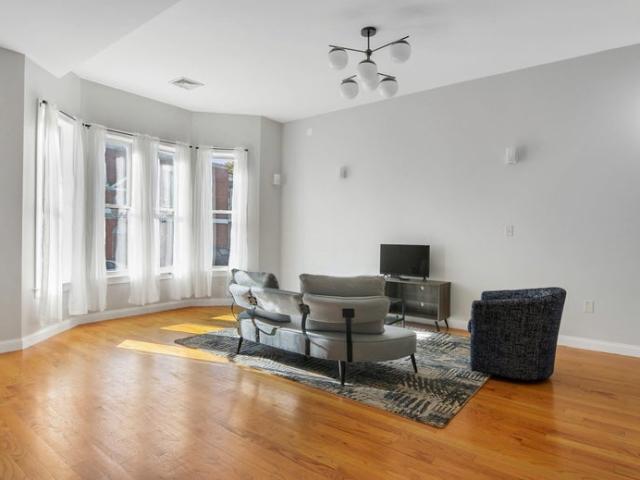 5 bed in Roxbury on a flexible lease