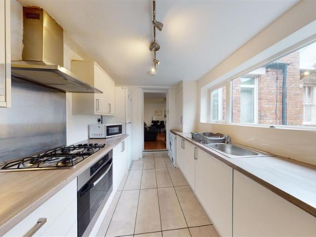 5 bed maisonette to rent in Greystoke Avenue, Newcastle Upon Tyne, NE2
