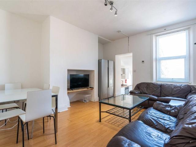 5 bed maisonette to rent in Dinsdale Road, Sandyford, NE2