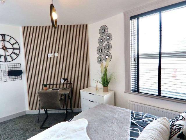 5 Bed Modern House Share | 2 Kitchens | Wakefield Room 4