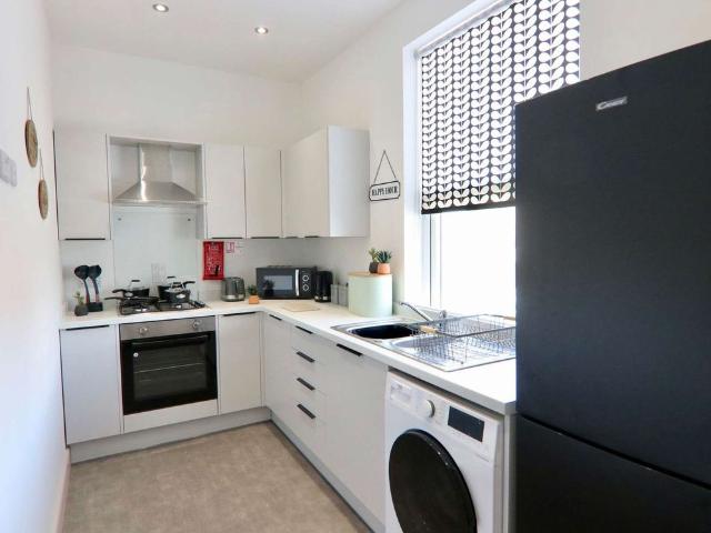 5 Bed Modern House Share | 2 Kitchens | Wakefield Room 4