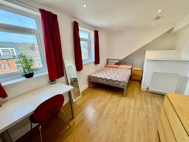 5 Bed Osmaston Street, Nottingham NG7 5 bed terraced house to rent £2,751 pcm £635 pw