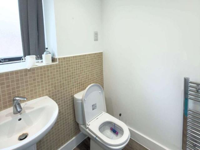 5 Bed Professional House Share in Park Central DOUBLE 3