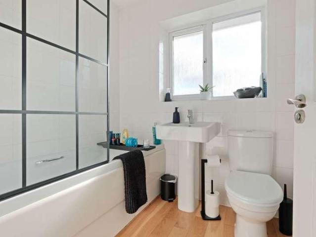 5 bed property for sale