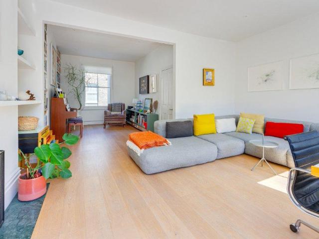 5 bed property for sale