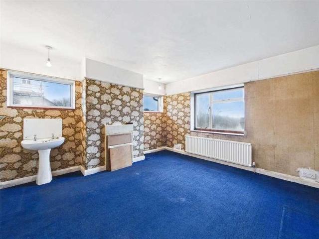 5 bed property for sale