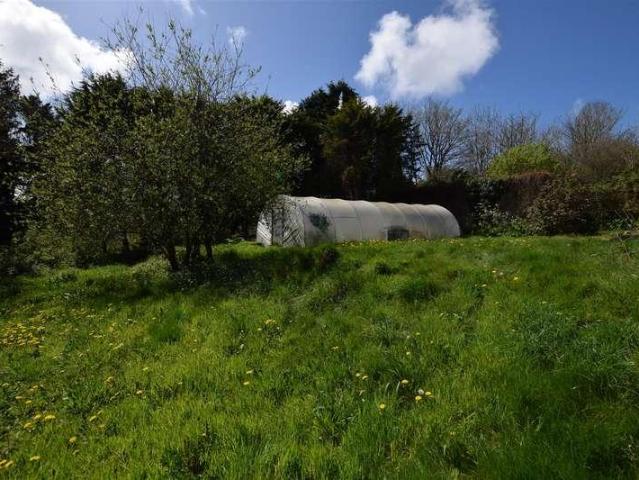 5 bed property for sale