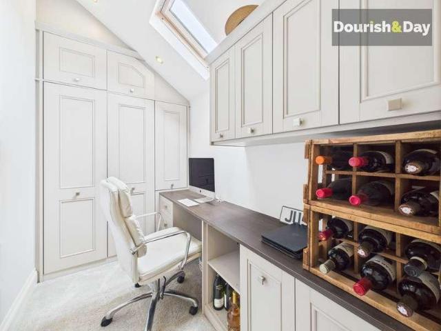 5 bed property for sale