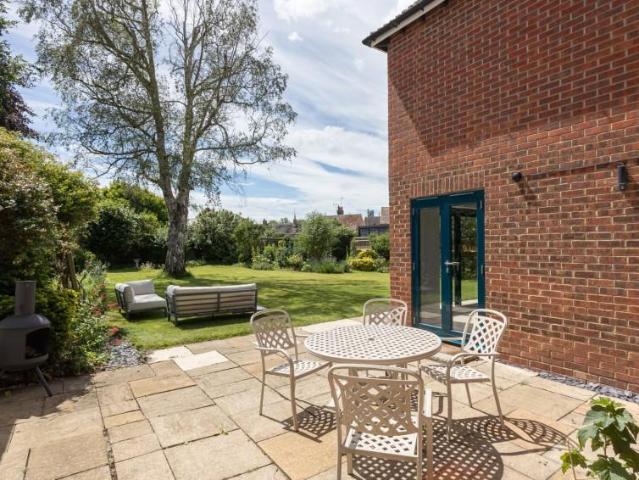 5 bed property for sale