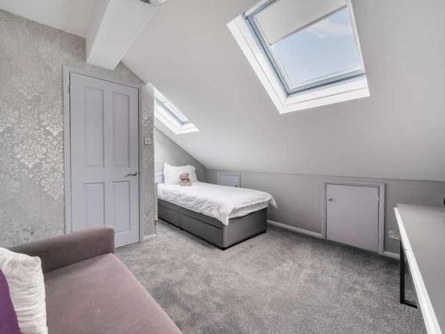 5 bed property for sale