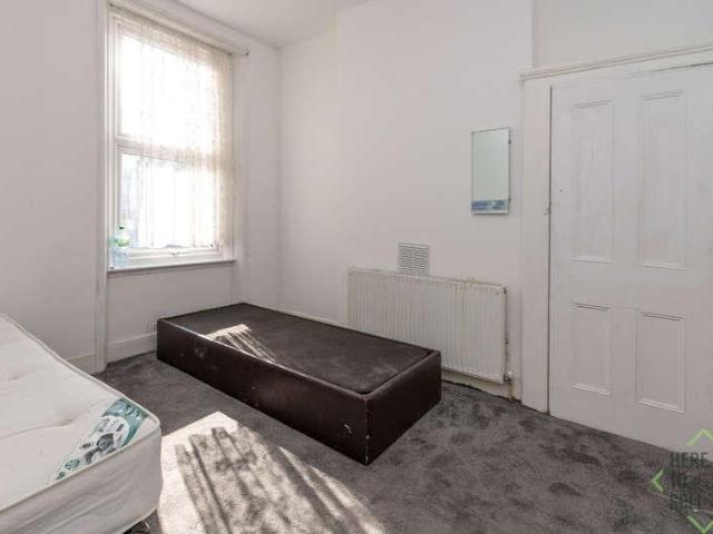 5 bed property for sale