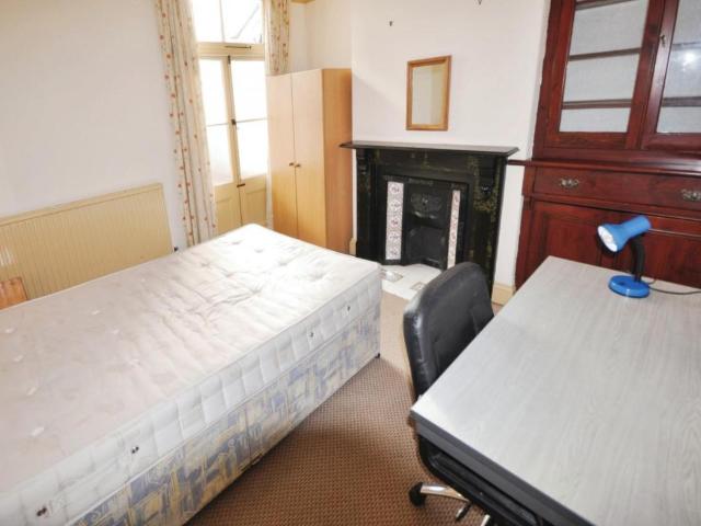 5 bed property for sale