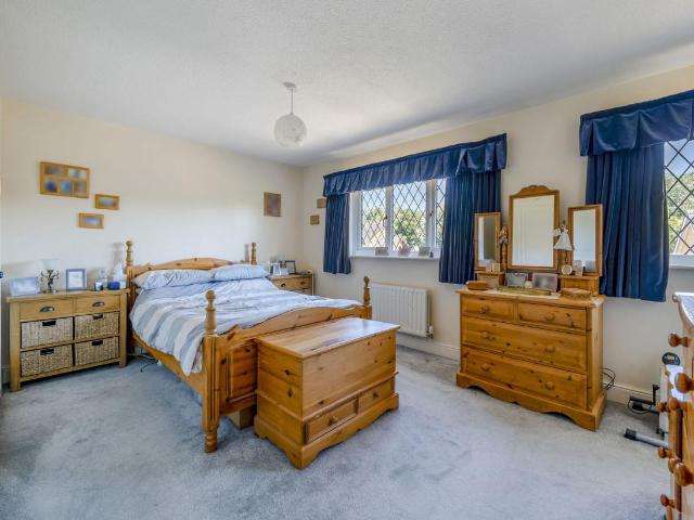 5 bed property for sale