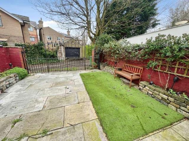 5 bed property for sale