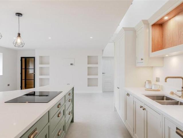 5 bed house for sale