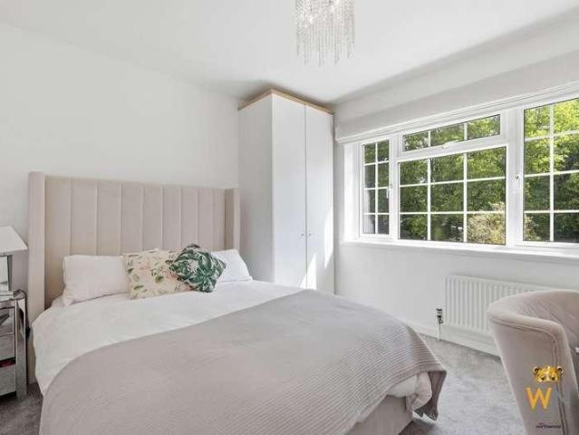 5 bed property for sale
