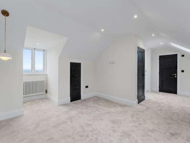 5 bed property for sale