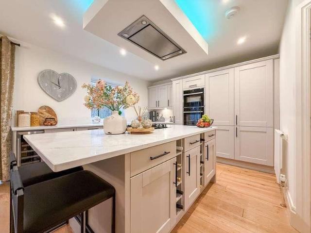 5 bed property for sale