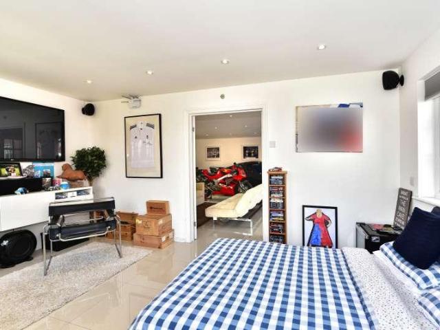 5 bed property for sale