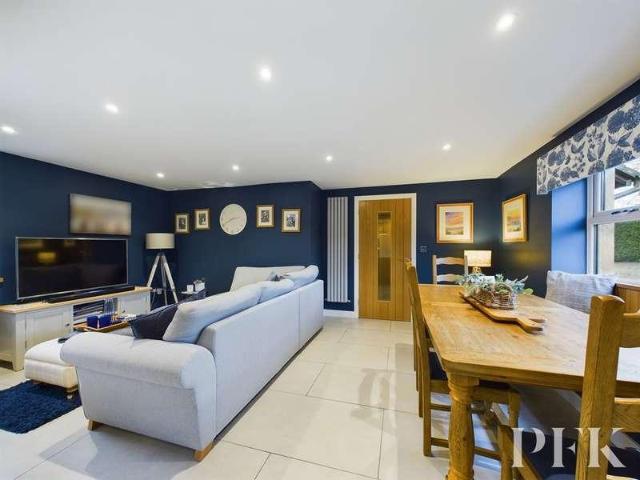 5 bed property for sale