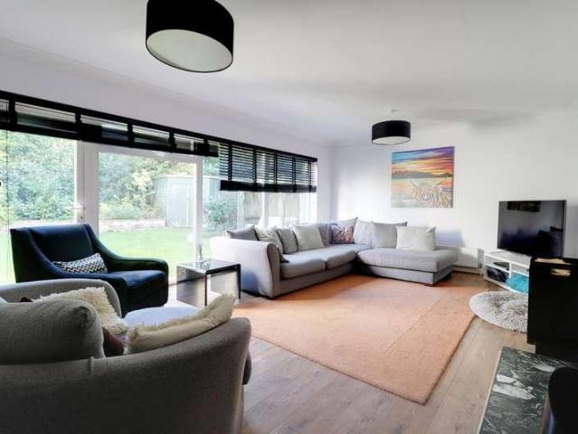 5 bed property for sale