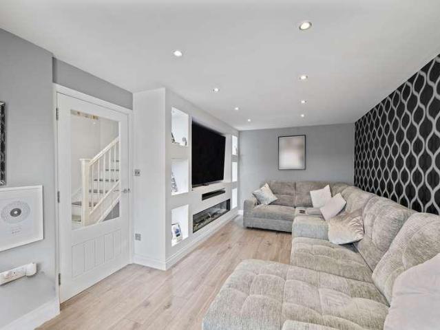 5 bed property for sale