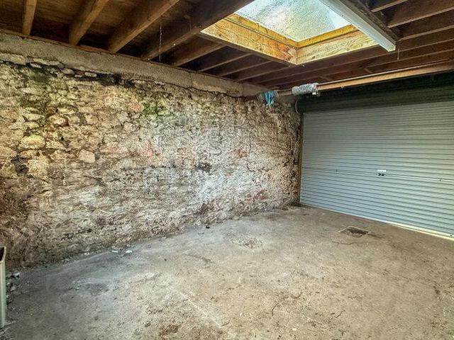 5 bed property for sale
