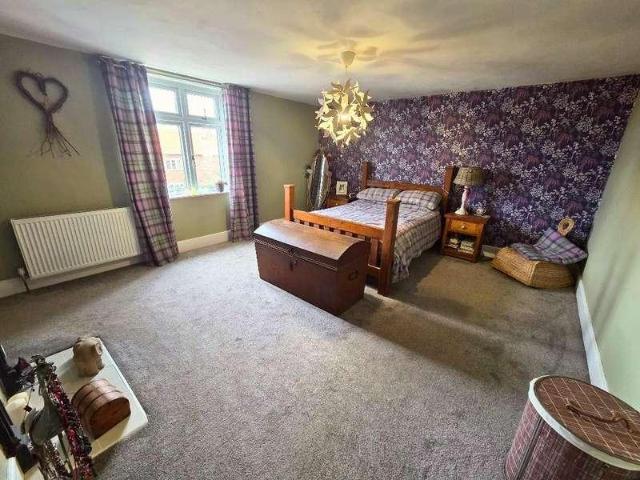 5 bed property for sale