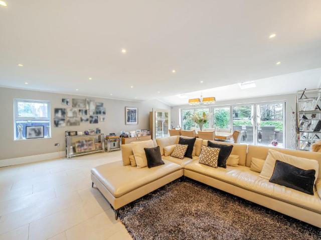 5 bed property for sale