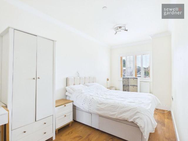 5 bed property for sale