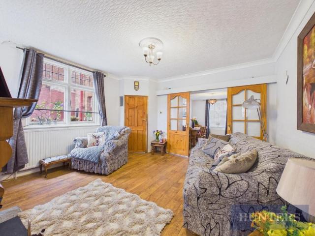 5 bed property for sale