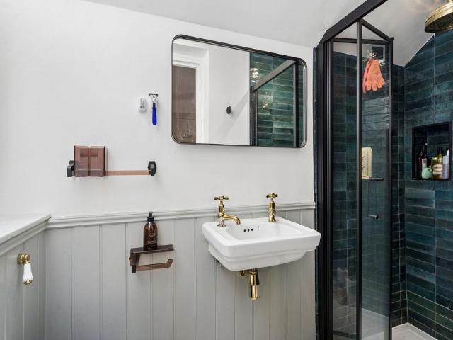 5 bed property for sale