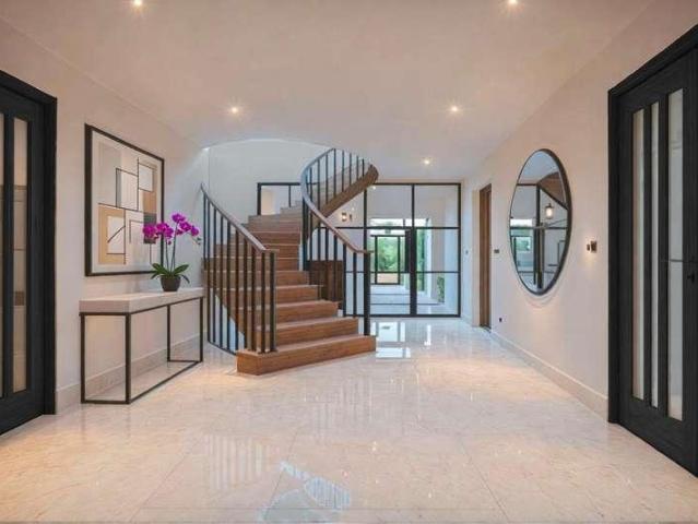 5 bed property for sale