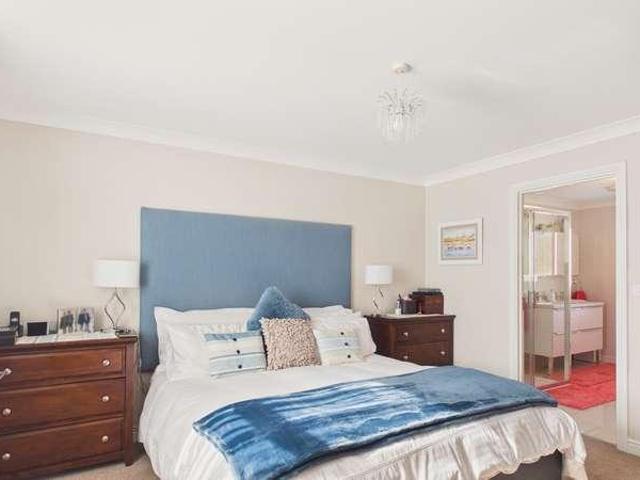 5 bed property for sale