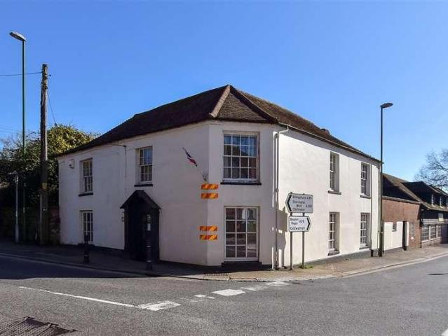 5 bed property for sale