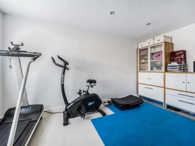 5 bed property for sale