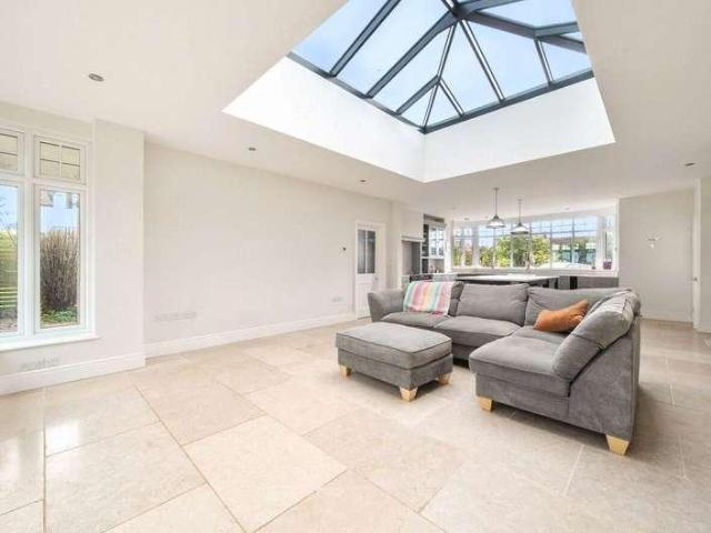 5 bed property for sale