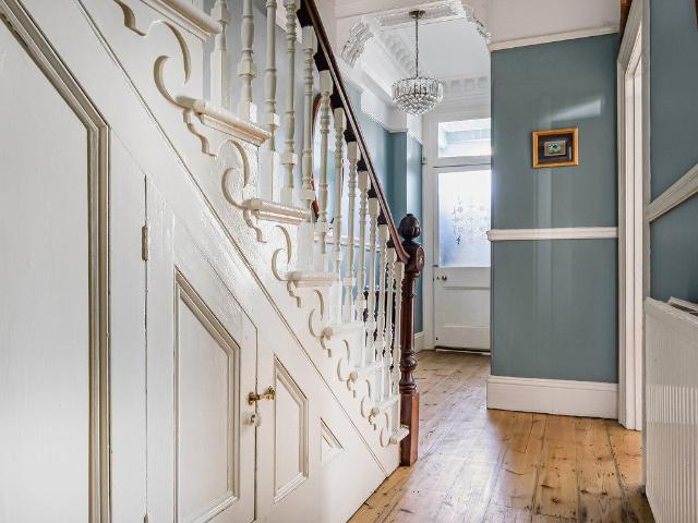 5 bed property for sale