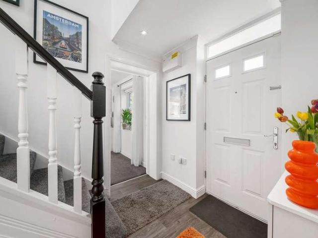5 bed property for sale