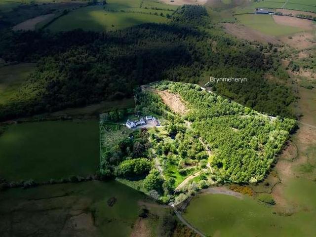5 bed house for sale