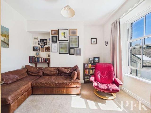 5 bed property for sale