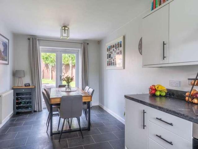 5 bed property for sale