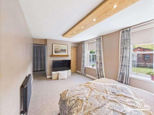 5 bed property for sale