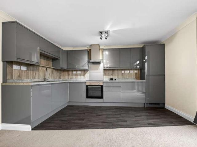 5 bed property for sale