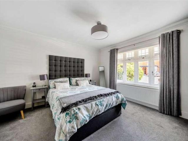 5 bed property for sale