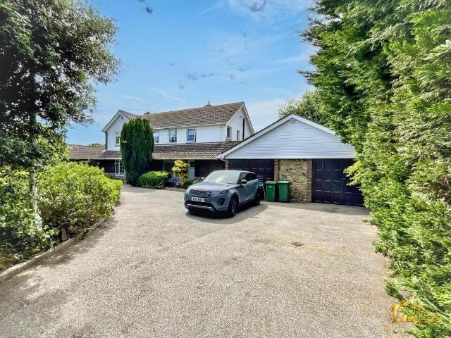 5 bed property for sale