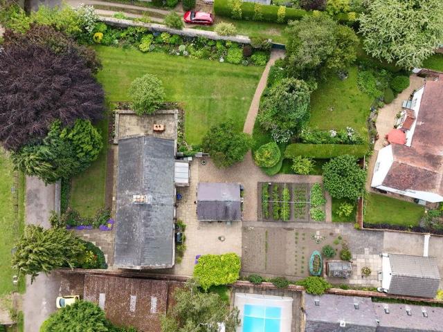 5 bed property for sale