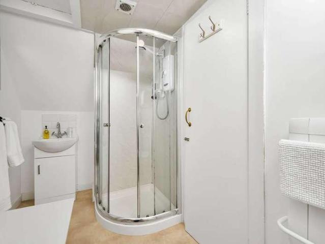 5 bed property for sale