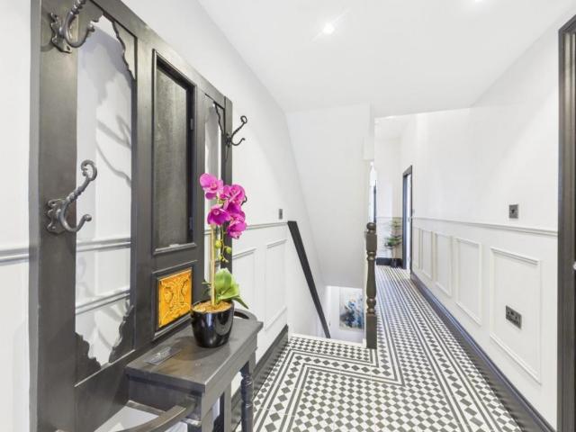 5 bed property for sale