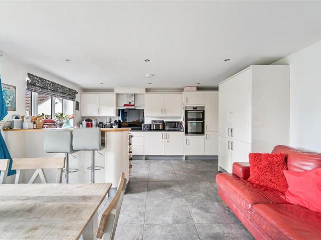 5 bed property for sale